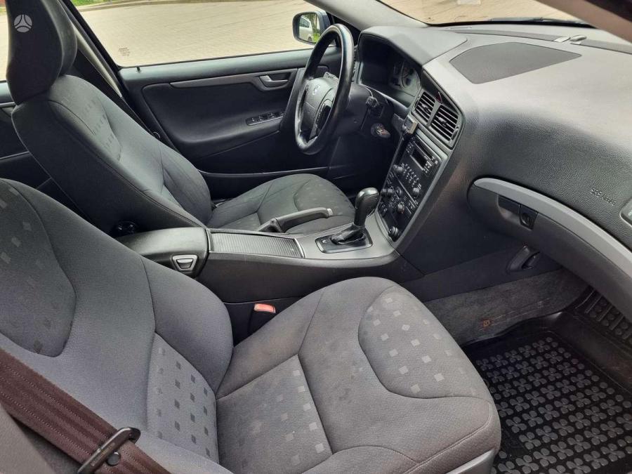 Zils Volvo V70 2005 Jonava, ar dzinēja tilpumu 2.40 L un nobraukumu 340 tūkst. km par 2250 €, foto 25 vietnē AUTOMOTO.COM.LV