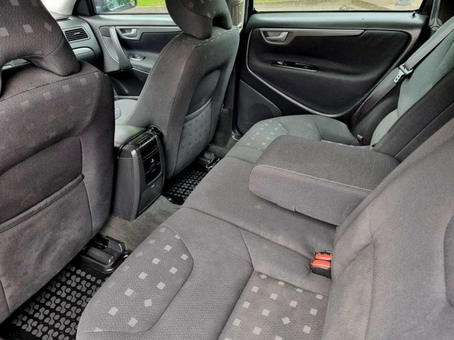 Zils Volvo V70 2005 Jonava, ar dzinēja tilpumu 2.40 L un nobraukumu 340 tūkst. km par 2250 €, foto 27 vietnē AUTOMOTO.COM.LV