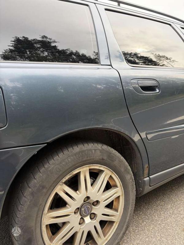 Blue Volvo V70 2005 in Vilnius, with an engine capacity of 2.40 L and mileage of 368 thousand km for 1200 €, photo 8 on AUTOMOTO.COM.LV