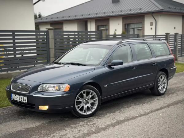 Zils Volvo V70 2005 Jelgava, ar dzinēja tilpumu 2.40 L un nobraukumu 555 tūkst. km par 2500 €, foto 1 vietnē AUTOMOTO.COM.LV