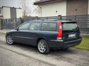 Zils Volvo V70 2005 Jelgava, ar dzinēja tilpumu 2.40 L un nobraukumu 555 tūkst. km par 2500 €, foto 3 vietnē AUTOMOTO.COM.LV