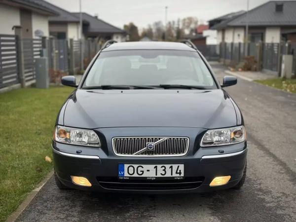 Zils Volvo V70 2005 Jelgava, ar dzinēja tilpumu 2.40 L un nobraukumu 555 tūkst. km par 2500 €, foto 3 vietnē AUTOMOTO.COM.LV