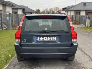 Zils Volvo V70 2005 Jelgava, ar dzinēja tilpumu 2.40 L un nobraukumu 555 tūkst. km par 2500 €, foto 5 vietnē AUTOMOTO.COM.LV