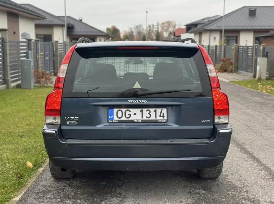 Zils Volvo V70 2005 Jelgava, ar dzinēja tilpumu 2.40 L un nobraukumu 555 tūkst. km par 2500 €, foto 5 vietnē AUTOMOTO.COM.LV