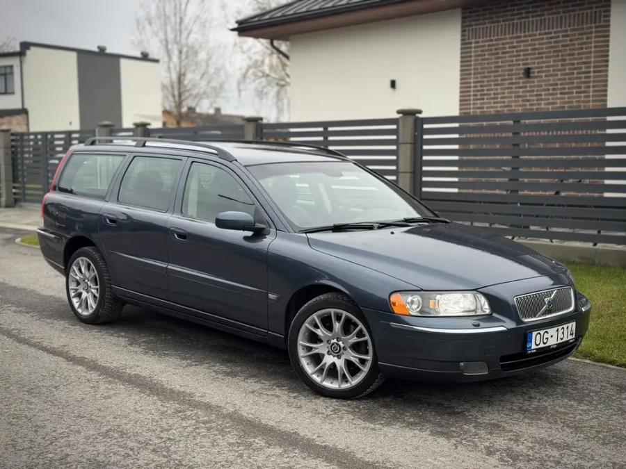 Zils Volvo V70 2005 Jelgava, ar dzinēja tilpumu 2.40 L un nobraukumu 555 tūkst. km par 2500 €, foto 6 vietnē AUTOMOTO.COM.LV