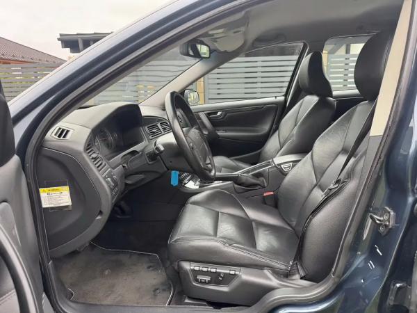 Zils Volvo V70 2005 Jelgava, ar dzinēja tilpumu 2.40 L un nobraukumu 555 tūkst. km par 2500 €, foto 9 vietnē AUTOMOTO.COM.LV