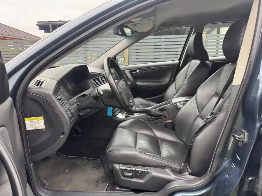 Zils Volvo V70 2005 Jelgava, ar dzinēja tilpumu 2.40 L un nobraukumu 555 tūkst. km par 2500 €, foto 10 vietnē AUTOMOTO.COM.LV