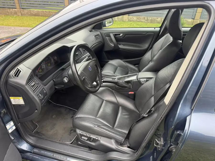 Zils Volvo V70 2005 Jelgava, ar dzinēja tilpumu 2.40 L un nobraukumu 555 tūkst. km par 2500 €, foto 11 vietnē AUTOMOTO.COM.LV