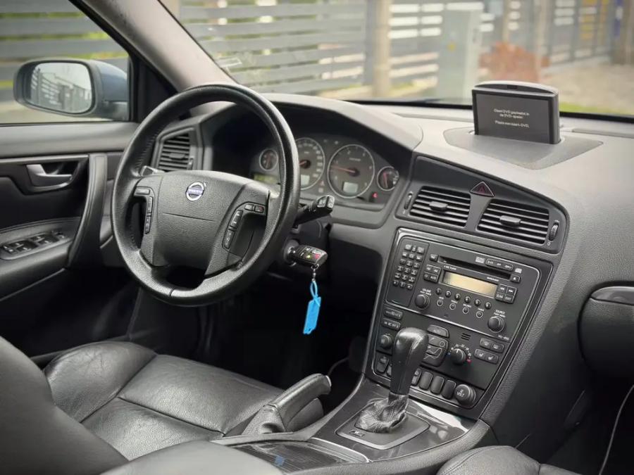 Zils Volvo V70 2005 Jelgava, ar dzinēja tilpumu 2.40 L un nobraukumu 555 tūkst. km par 2500 €, foto 16 vietnē AUTOMOTO.COM.LV