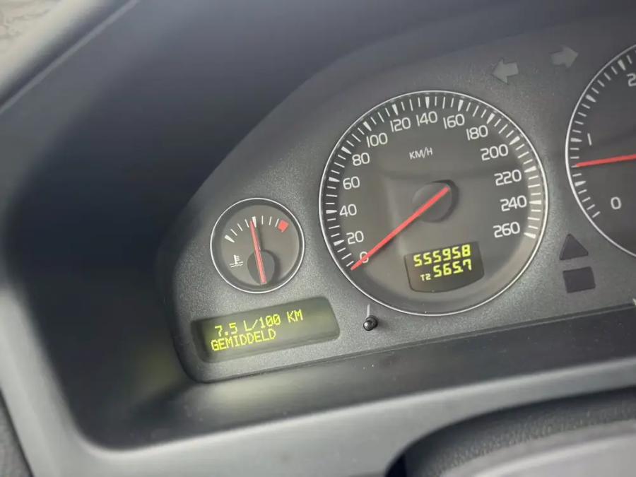 Zils Volvo V70 2005 Jelgava, ar dzinēja tilpumu 2.40 L un nobraukumu 555 tūkst. km par 2500 €, foto 19 vietnē AUTOMOTO.COM.LV