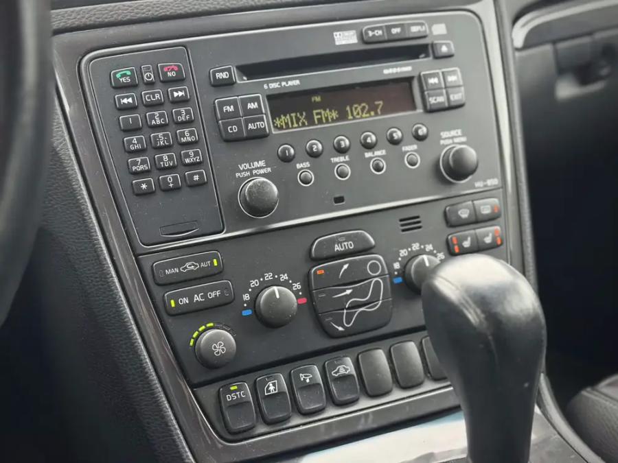 Zils Volvo V70 2005 Jelgava, ar dzinēja tilpumu 2.40 L un nobraukumu 555 tūkst. km par 2500 €, foto 20 vietnē AUTOMOTO.COM.LV