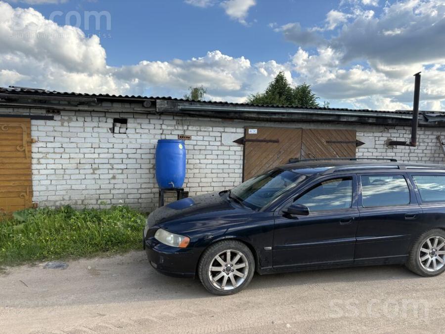 Синий Вольво В70 2005 в Салдус, объемом двигателя 2.40 л и пробегом 327 тыс. км за 2000 €, фото 3 на AUTOMOTO.COM.LV