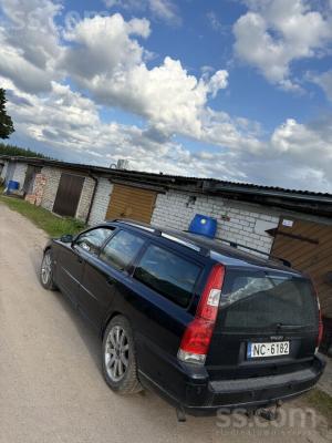 Синий Вольво В70 2005 в Салдус, объемом двигателя 2.40 л и пробегом 327 тыс. км за 2000 €, фото 4 на AUTOMOTO.COM.LV