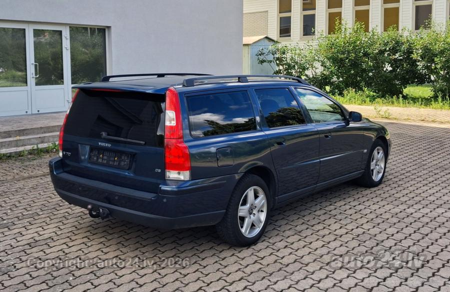 Zils Volvo V70 2005 Paide, ar dzinēja tilpumu 2.40 L un nobraukumu 401 tūkst. km par 3450 €, foto 5 vietnē AUTOMOTO.COM.LV