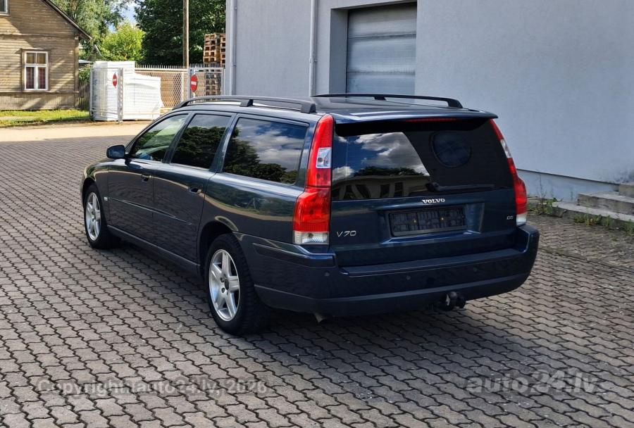 Zils Volvo V70 2005 Paide, ar dzinēja tilpumu 2.40 L un nobraukumu 401 tūkst. km par 3450 €, foto 6 vietnē AUTOMOTO.COM.LV