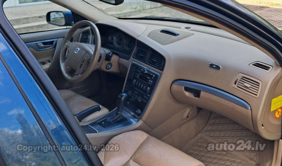 Zils Volvo V70 2005 Paide, ar dzinēja tilpumu 2.40 L un nobraukumu 401 tūkst. km par 3450 €, foto 8 vietnē AUTOMOTO.COM.LV