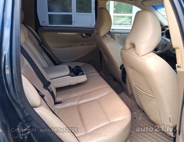 Zils Volvo V70 2005 Paide, ar dzinēja tilpumu 2.40 L un nobraukumu 401 tūkst. km par 3450 €, foto 8 vietnē AUTOMOTO.COM.LV