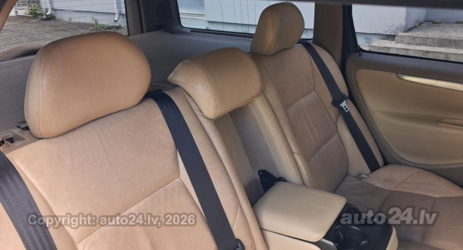 Zils Volvo V70 2005 Paide, ar dzinēja tilpumu 2.40 L un nobraukumu 401 tūkst. km par 3450 €, foto 10 vietnē AUTOMOTO.COM.LV