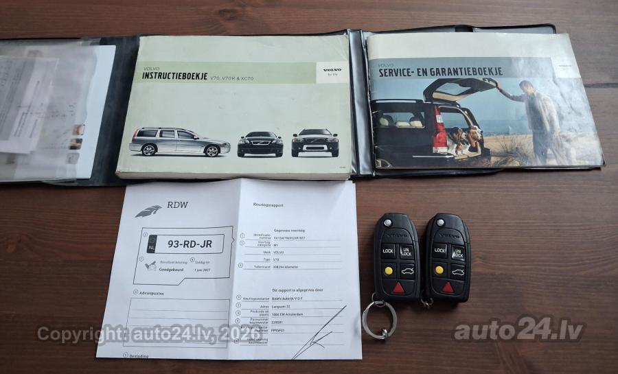 Zils Volvo V70 2005 Paide, ar dzinēja tilpumu 2.40 L un nobraukumu 401 tūkst. km par 3450 €, foto 14 vietnē AUTOMOTO.COM.LV