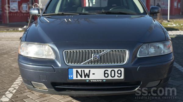 Blue Volvo V70 2005 in Riga, with an engine capacity of 2.40 L and mileage of 387 thousand km for 3000 €, photo 2 on AUTOMOTO.COM.LV