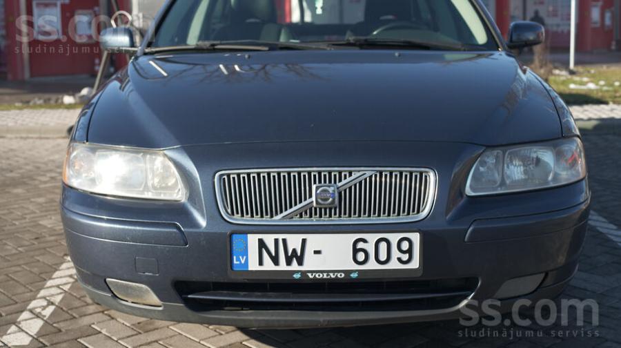Blue Volvo V70 2005 in Riga, with an engine capacity of 2.40 L and mileage of 387 thousand km for 3000 €, photo 3 on AUTOMOTO.COM.LV