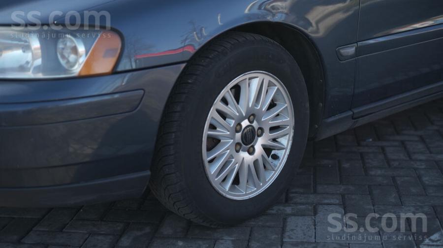 Blue Volvo V70 2005 in Riga, with an engine capacity of 2.40 L and mileage of 387 thousand km for 3000 €, photo 7 on AUTOMOTO.COM.LV