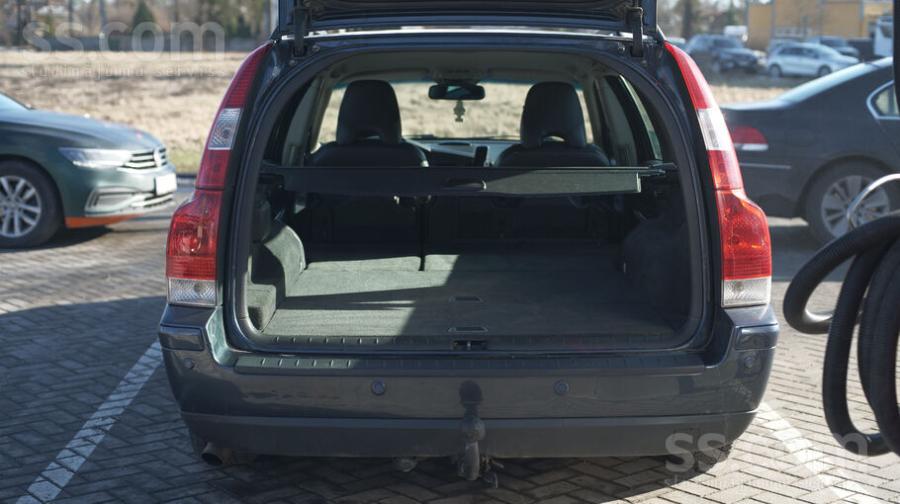 Blue Volvo V70 2005 in Riga, with an engine capacity of 2.40 L and mileage of 387 thousand km for 3000 €, photo 26 on AUTOMOTO.COM.LV