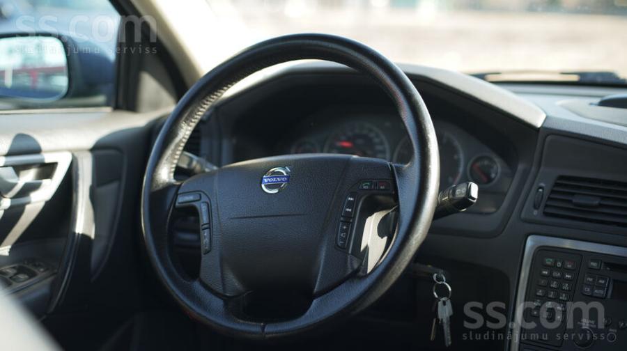 Blue Volvo V70 2005 in Riga, with an engine capacity of 2.40 L and mileage of 387 thousand km for 3000 €, photo 31 on AUTOMOTO.COM.LV