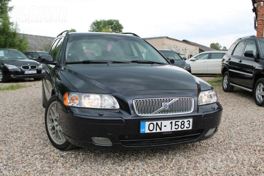 Zils Volvo V70 2005 Daugavpils, ar dzinēja tilpumu 2.40 L un nobraukumu 369 tūkst. km par 2990 €, foto 1 vietnē AUTOMOTO.COM.LV