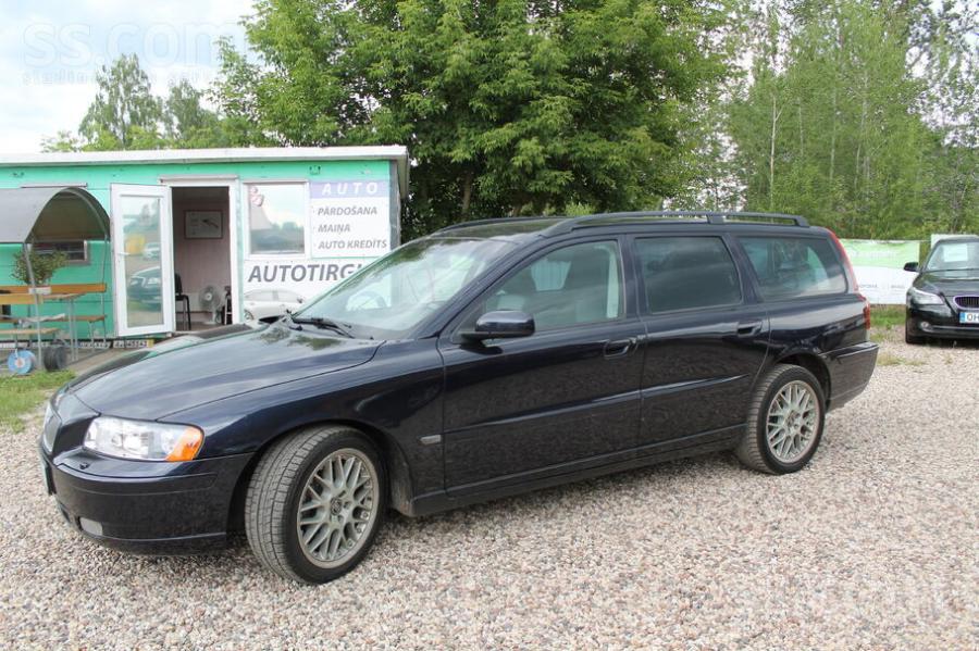 Zils Volvo V70 2005 Daugavpils, ar dzinēja tilpumu 2.40 L un nobraukumu 369 tūkst. km par 2990 €, foto 4 vietnē AUTOMOTO.COM.LV