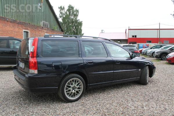 Blue Volvo V70 2005 in Daugavpils, with an engine capacity of 2.40 L and mileage of 369 thousand km for 2990 €, photo 7 on AUTOMOTO.COM.LV