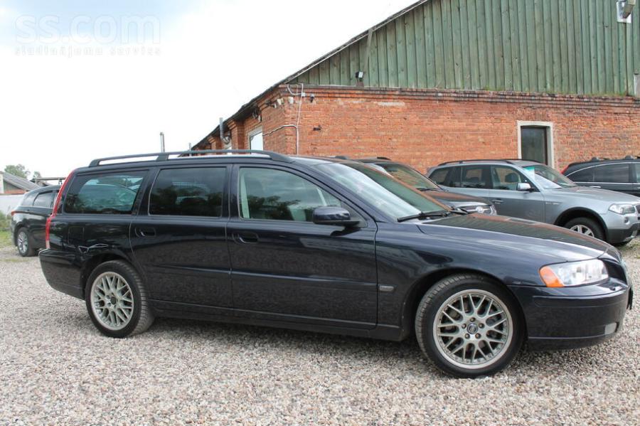 Zils Volvo V70 2005 Daugavpils, ar dzinēja tilpumu 2.40 L un nobraukumu 369 tūkst. km par 2990 €, foto 9 vietnē AUTOMOTO.COM.LV