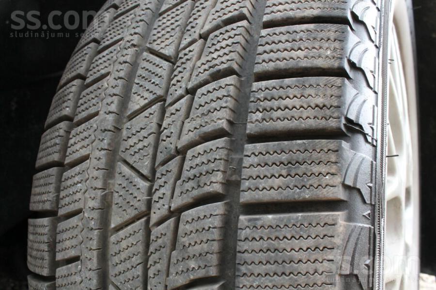 Zils Volvo V70 2005 Daugavpils, ar dzinēja tilpumu 2.40 L un nobraukumu 369 tūkst. km par 2990 €, foto 10 vietnē AUTOMOTO.COM.LV