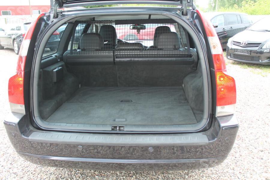 Zils Volvo V70 2005 Daugavpils, ar dzinēja tilpumu 2.40 L un nobraukumu 369 tūkst. km par 2990 €, foto 12 vietnē AUTOMOTO.COM.LV