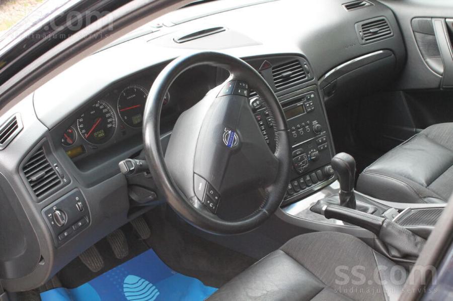 Zils Volvo V70 2005 Daugavpils, ar dzinēja tilpumu 2.40 L un nobraukumu 369 tūkst. km par 2990 €, foto 17 vietnē AUTOMOTO.COM.LV
