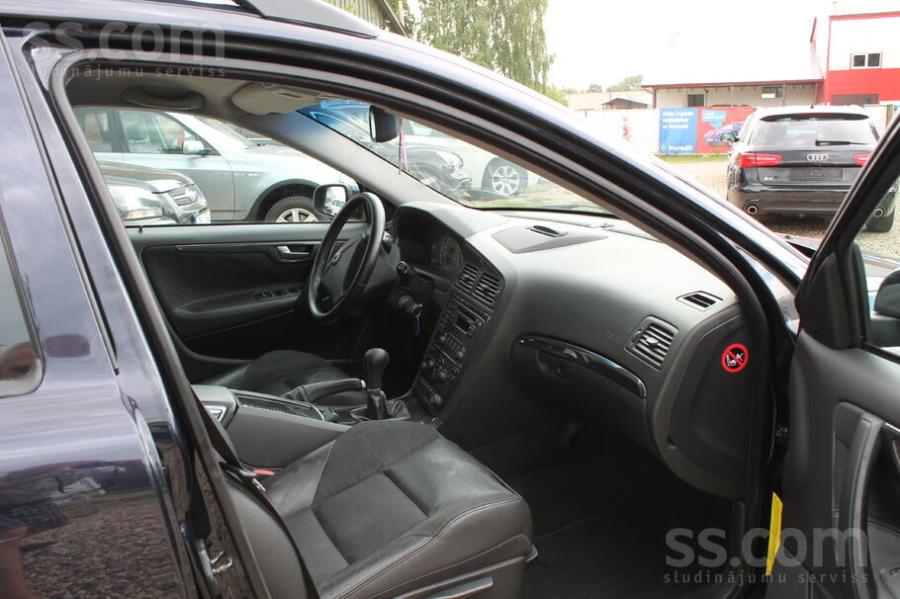 Zils Volvo V70 2005 Daugavpils, ar dzinēja tilpumu 2.40 L un nobraukumu 369 tūkst. km par 2990 €, foto 20 vietnē AUTOMOTO.COM.LV