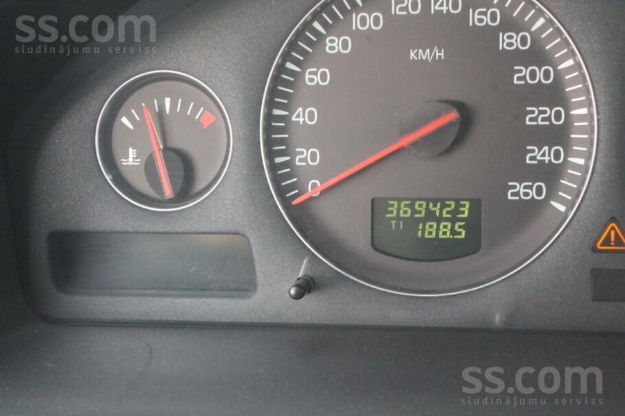 Zils Volvo V70 2005 Daugavpils, ar dzinēja tilpumu 2.40 L un nobraukumu 369 tūkst. km par 2990 €, foto 21 vietnē AUTOMOTO.COM.LV