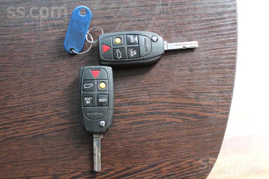 Zils Volvo V70 2005 Daugavpils, ar dzinēja tilpumu 2.40 L un nobraukumu 369 tūkst. km par 2990 €, foto 24 vietnē AUTOMOTO.COM.LV