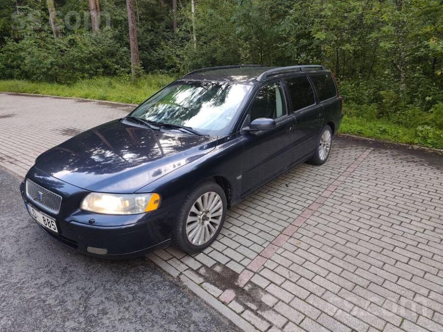 Blue Volvo V70 2005 in Riga, with an engine capacity of 2.50 L and mileage of 358 thousand km for 1800 €, photo 1 on AUTOMOTO.COM.LV