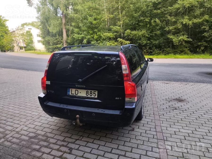 Blue Volvo V70 2005 in Riga, with an engine capacity of 2.50 L and mileage of 358 thousand km for 1800 €, photo 5 on AUTOMOTO.COM.LV