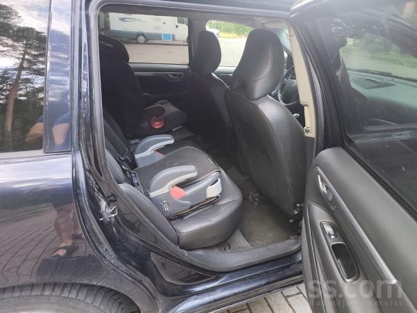 Zils Volvo V70 2005 Rīga, ar dzinēja tilpumu 2.50 L un nobraukumu 358 tūkst. km par 1800 €, foto 8 vietnē AUTOMOTO.COM.LV