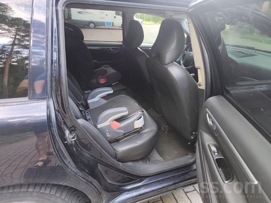 Blue Volvo V70 2005 in Riga, with an engine capacity of 2.50 L and mileage of 358 thousand km for 1800 €, photo 9 on AUTOMOTO.COM.LV