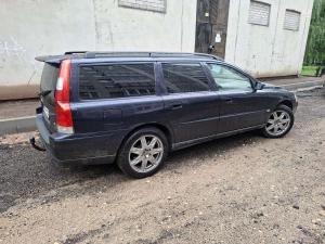 Zils Volvo V70 2005 Viļņa, ar dzinēja tilpumu 2.40 L un nobraukumu 480 tūkst. km par 2200 €, foto  vietnē AUTOMOTO.COM.LV