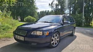 Zils Volvo V70 2005 Daugavpils, ar dzinēja tilpumu 2.40 L un nobraukumu 379 tūkst. km par 2000 €, foto  vietnē AUTOMOTO.COM.LV