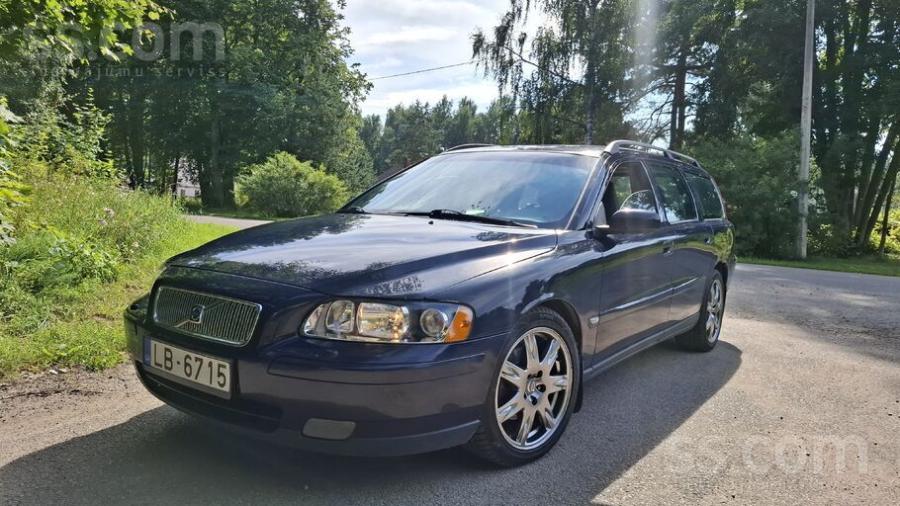 Zils Volvo V70 2005 Daugavpils, ar dzinēja tilpumu 2.40 L un nobraukumu 379 tūkst. km par 2000 €, foto 1 vietnē AUTOMOTO.COM.LV