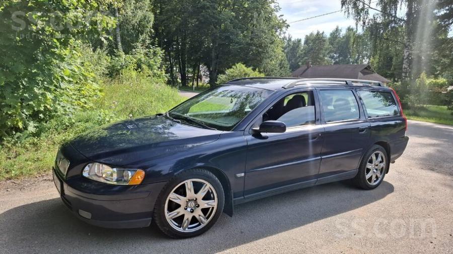 Zils Volvo V70 2005 Daugavpils, ar dzinēja tilpumu 2.40 L un nobraukumu 379 tūkst. km par 2000 €, foto 3 vietnē AUTOMOTO.COM.LV
