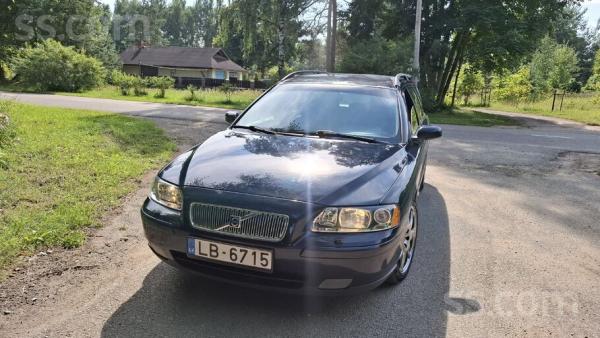 Blue Volvo V70 2005 in Daugavpils, with an engine capacity of 2.40 L and mileage of 379 thousand km for 2000 €, photo 3 on AUTOMOTO.COM.LV