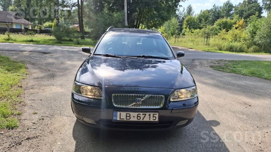 Zils Volvo V70 2005 Daugavpils, ar dzinēja tilpumu 2.40 L un nobraukumu 379 tūkst. km par 2000 €, foto 5 vietnē AUTOMOTO.COM.LV