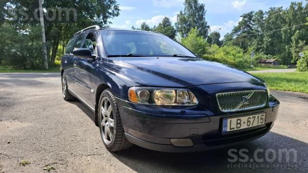 Blue Volvo V70 2005 in Daugavpils, with an engine capacity of 2.40 L and mileage of 379 thousand km for 2000 €, photo 5 on AUTOMOTO.COM.LV