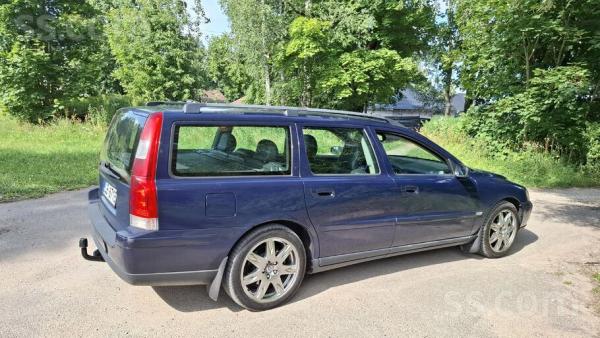 Blue Volvo V70 2005 in Daugavpils, with an engine capacity of 2.40 L and mileage of 379 thousand km for 2000 €, photo 6 on AUTOMOTO.COM.LV